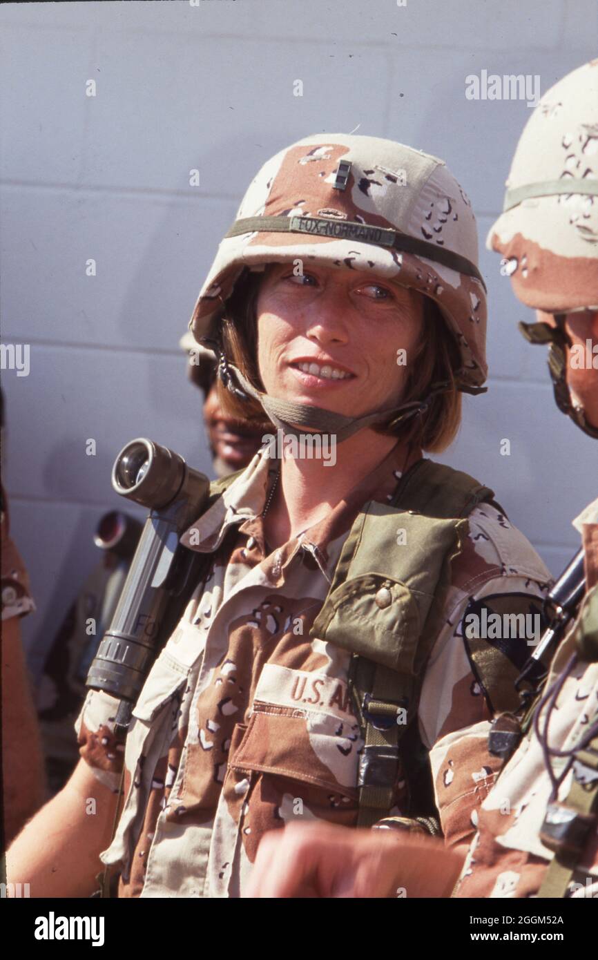 Fort Hood Texas USA, 1990: Female U.S. Army soldier wearing desert ...