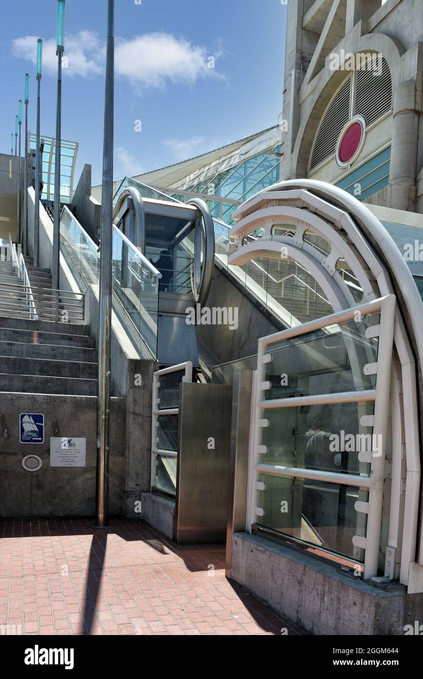SAN DIEGO, CALIFORNIA - 25 AUG 2021: Inclined Elevator at the San Diego ... SAN DIEGO, CALIFORNIA - 25 AUG 2021: Inclined Elevator at the San Diego ...