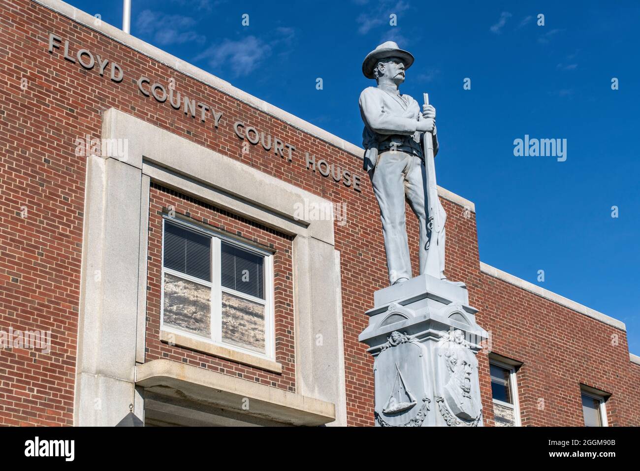 The Floyd County Courthouse with its Confederate Monument in Floyd ...