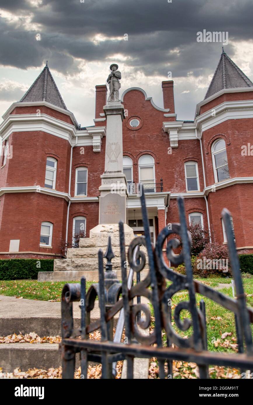 The historic Grayson County Courthouse with Confederate Monument in ...