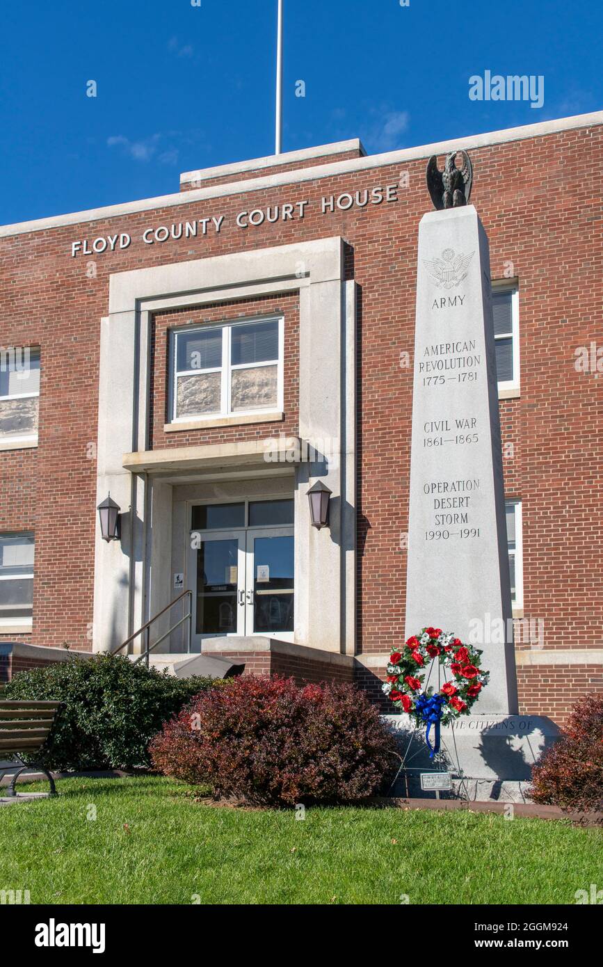 The Floyd County Courthouse with its Military Monument in Floyd ...