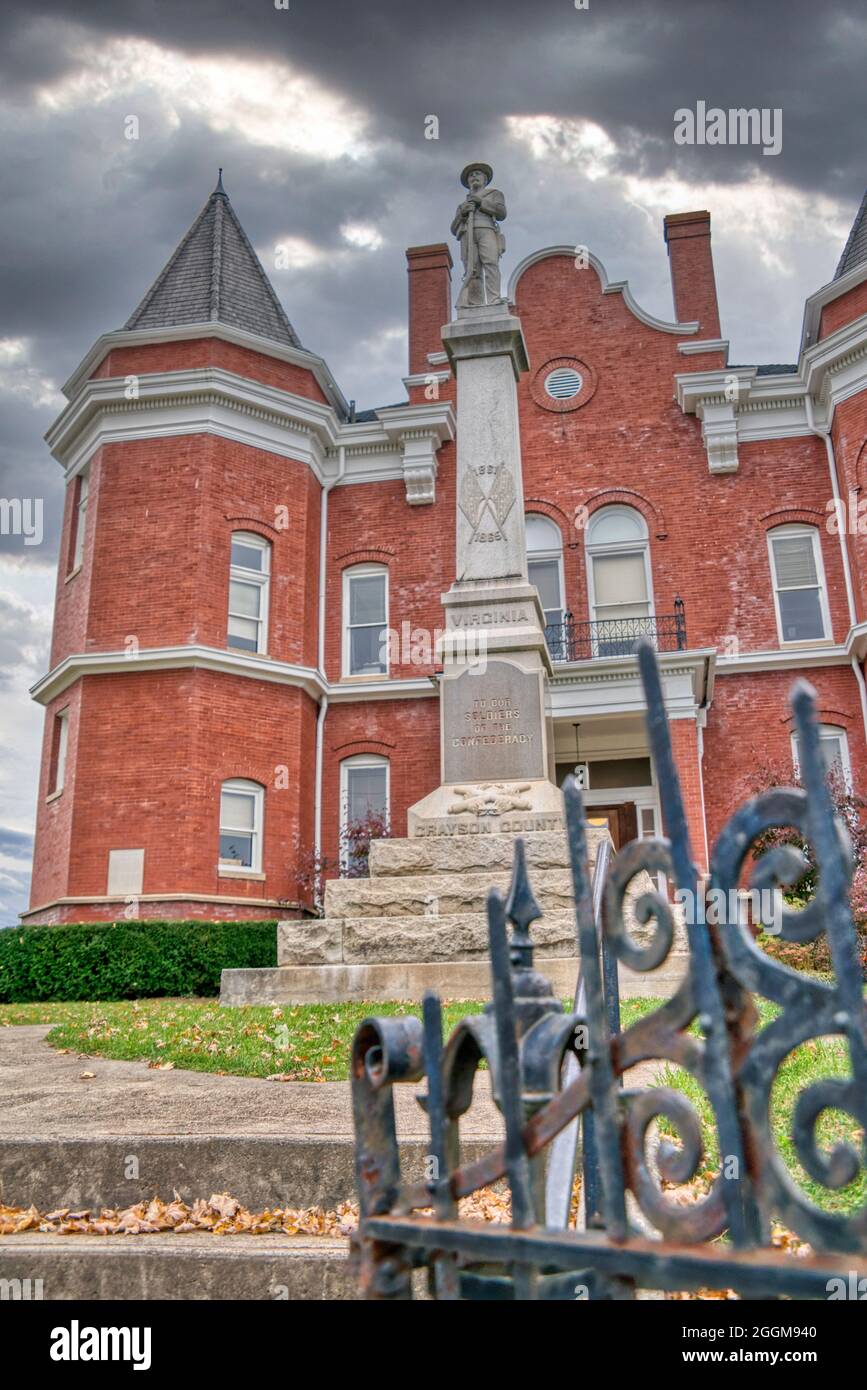 The historic Grayson County Courthouse with Confederate Monument in ...