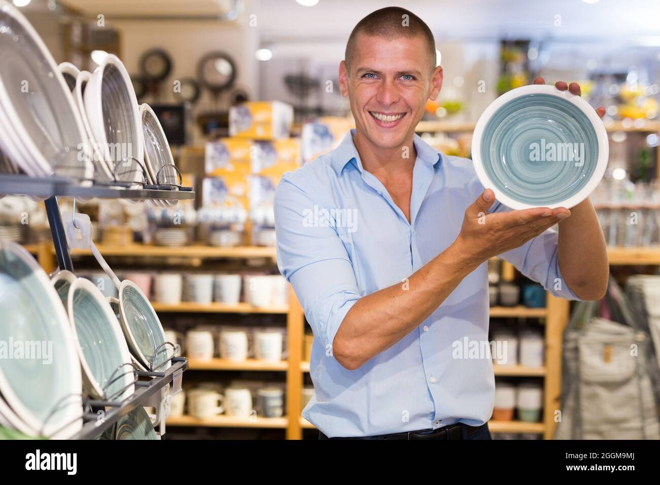 Young man customer shopper client hi-res stock photography and images ...