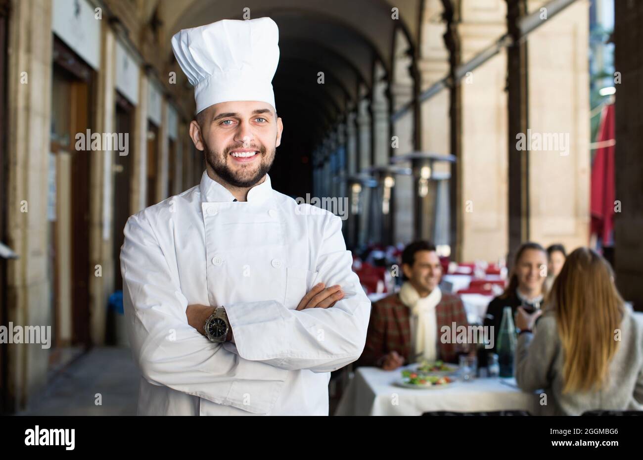 Confident chef of restaurant posing with arms crossed Stock Photo - Alamy