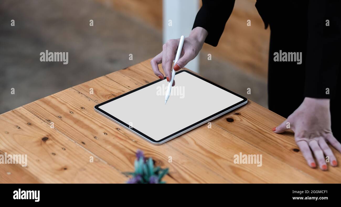 Close up hand of business woman working desk drawing on a white blank ...