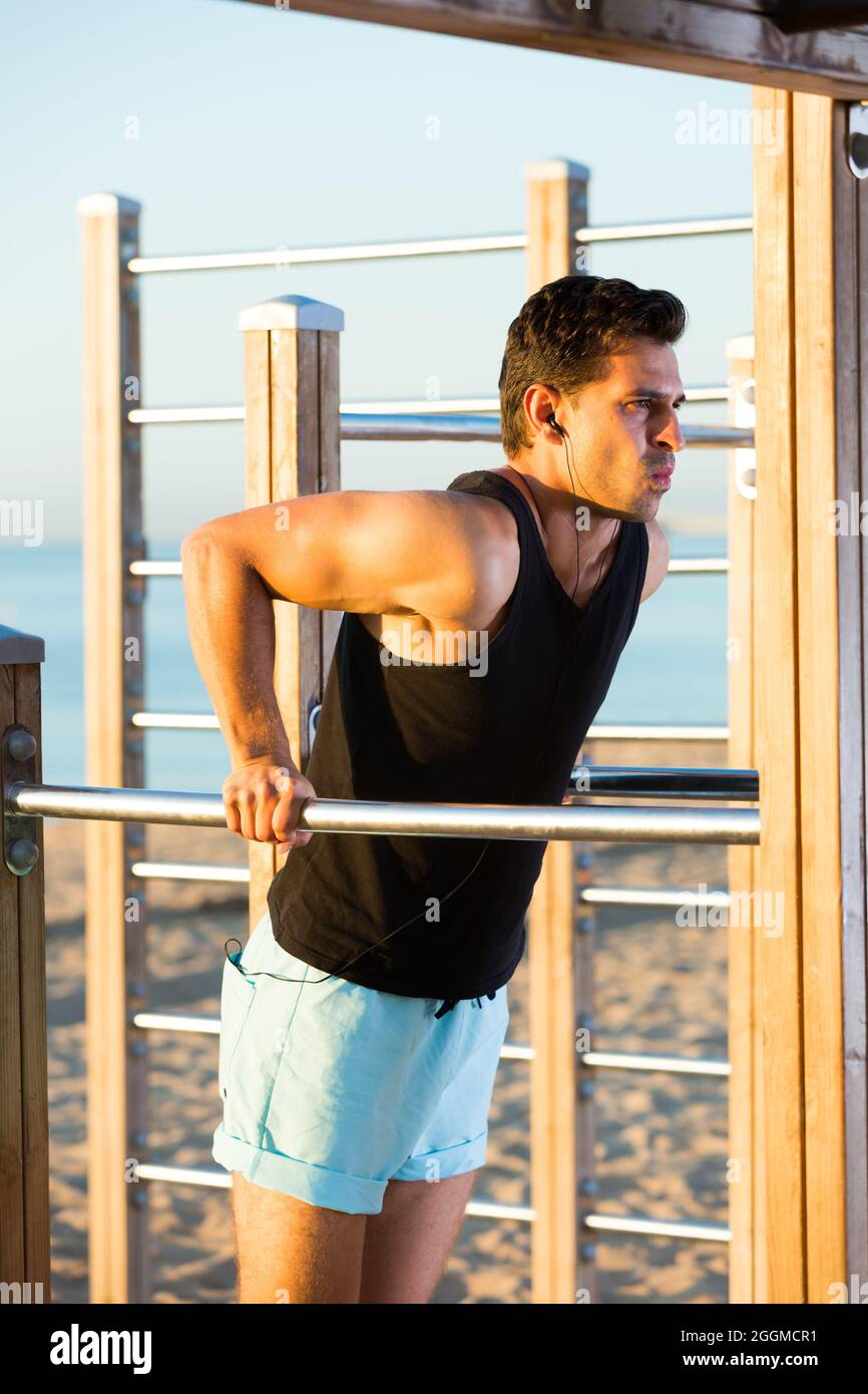 Male athlete doing dips hi-res stock photography and images - Alamy