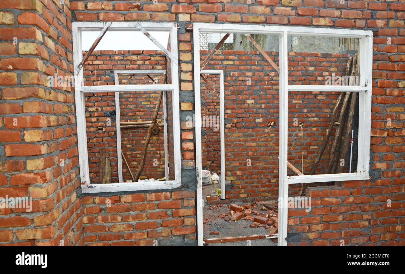 Red brick wall under construction hi-res stock photography and images ...