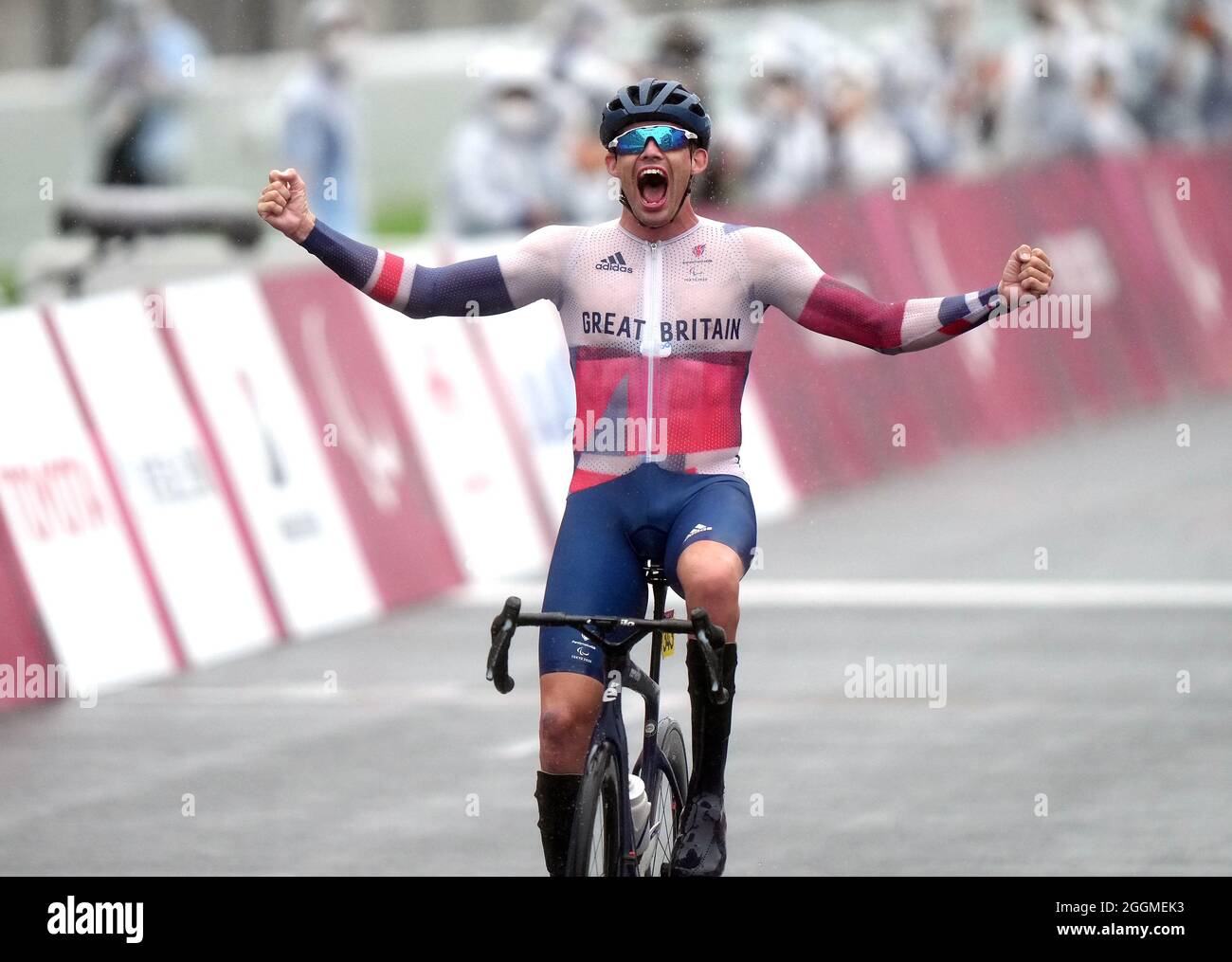 Great Britain's Ben Watson celebrates winning the Men's C1-3 Road Race ...