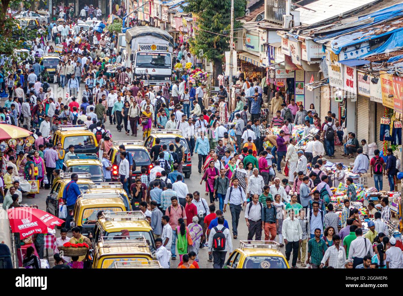 Busy people and traffic hi-res stock photography and images - Alamy