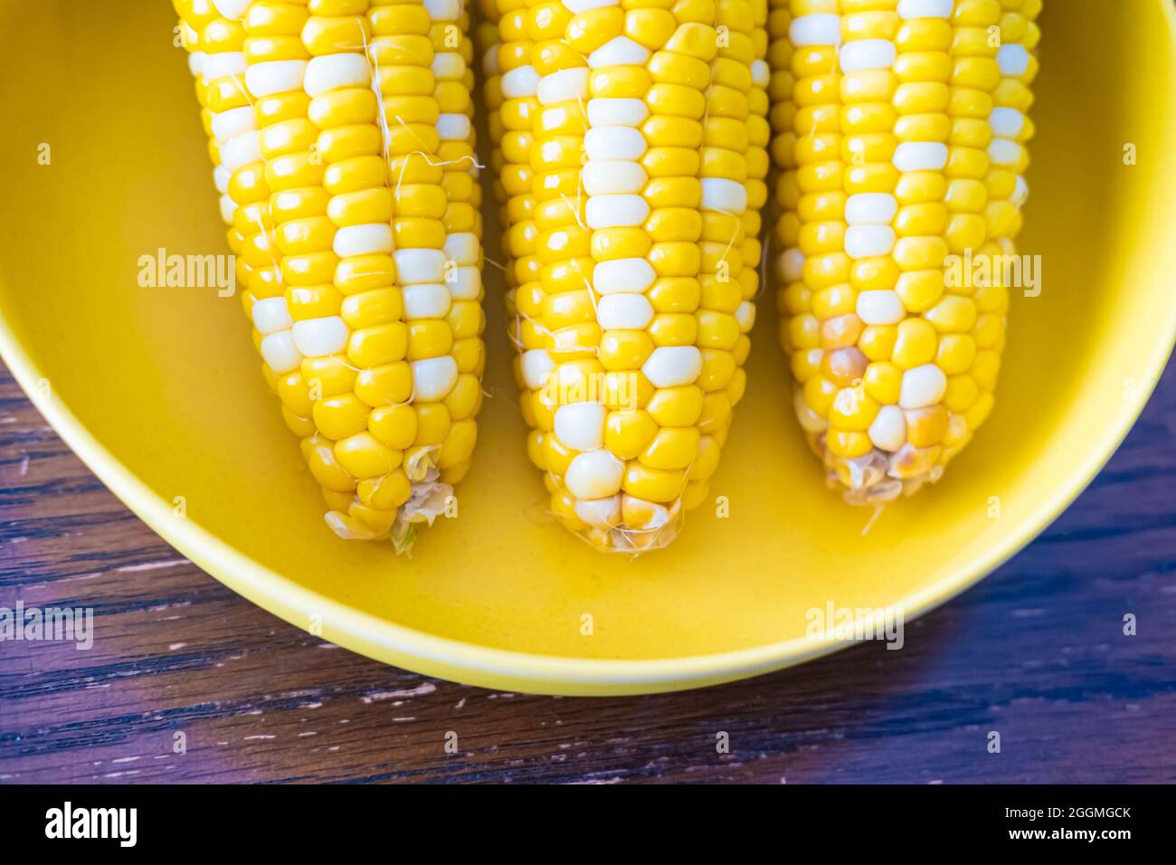 Boiled tasty corn on the Cob ready to eat Stock Photo - Alamy