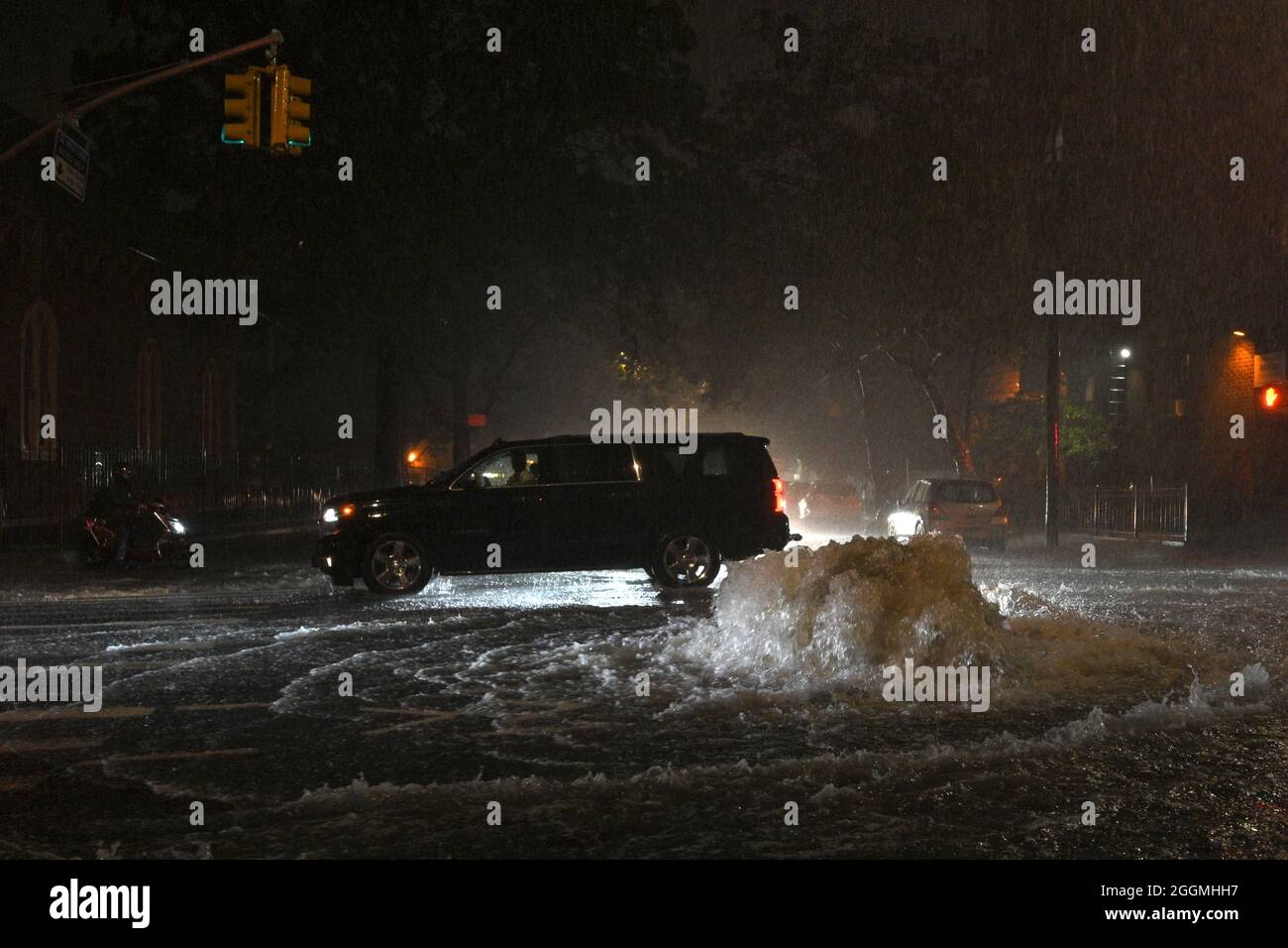 Water flooding manhole hi-res stock photography and images - Alamy