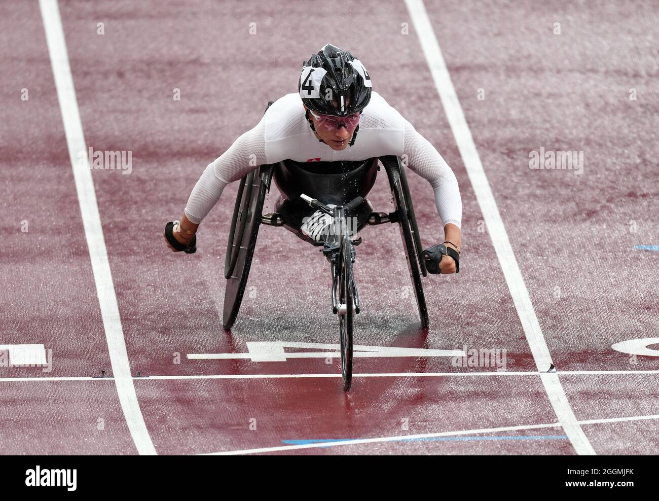 Switzerland's Manuela Schaer finishes first in the Women's 400m - T54 ...