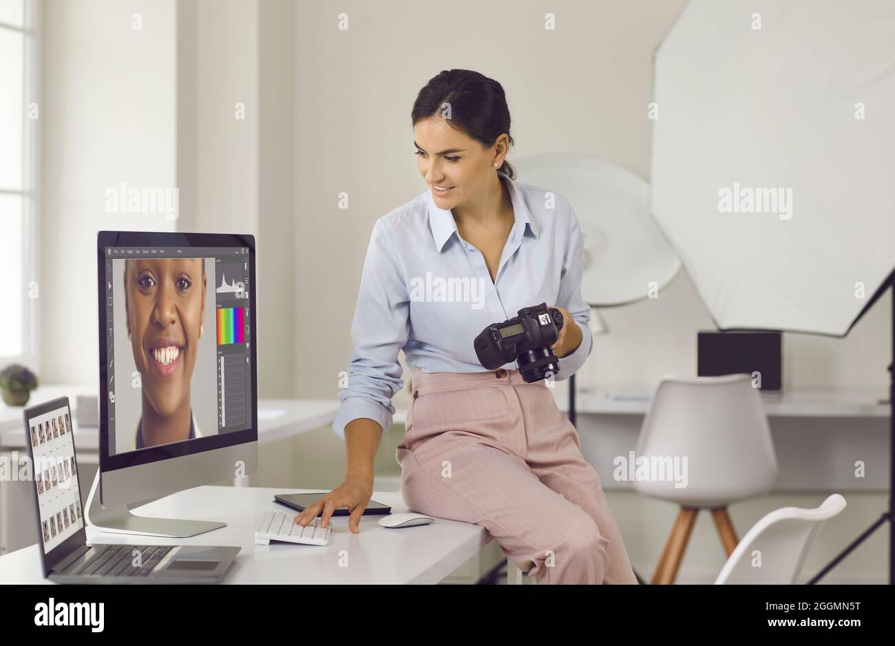 Woman using video editor hi-res stock photography and images - Alamy