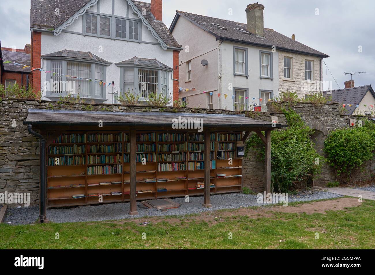 The Honesty Bookshop in the grounds of the castle, Hay on Wye, Town of ...