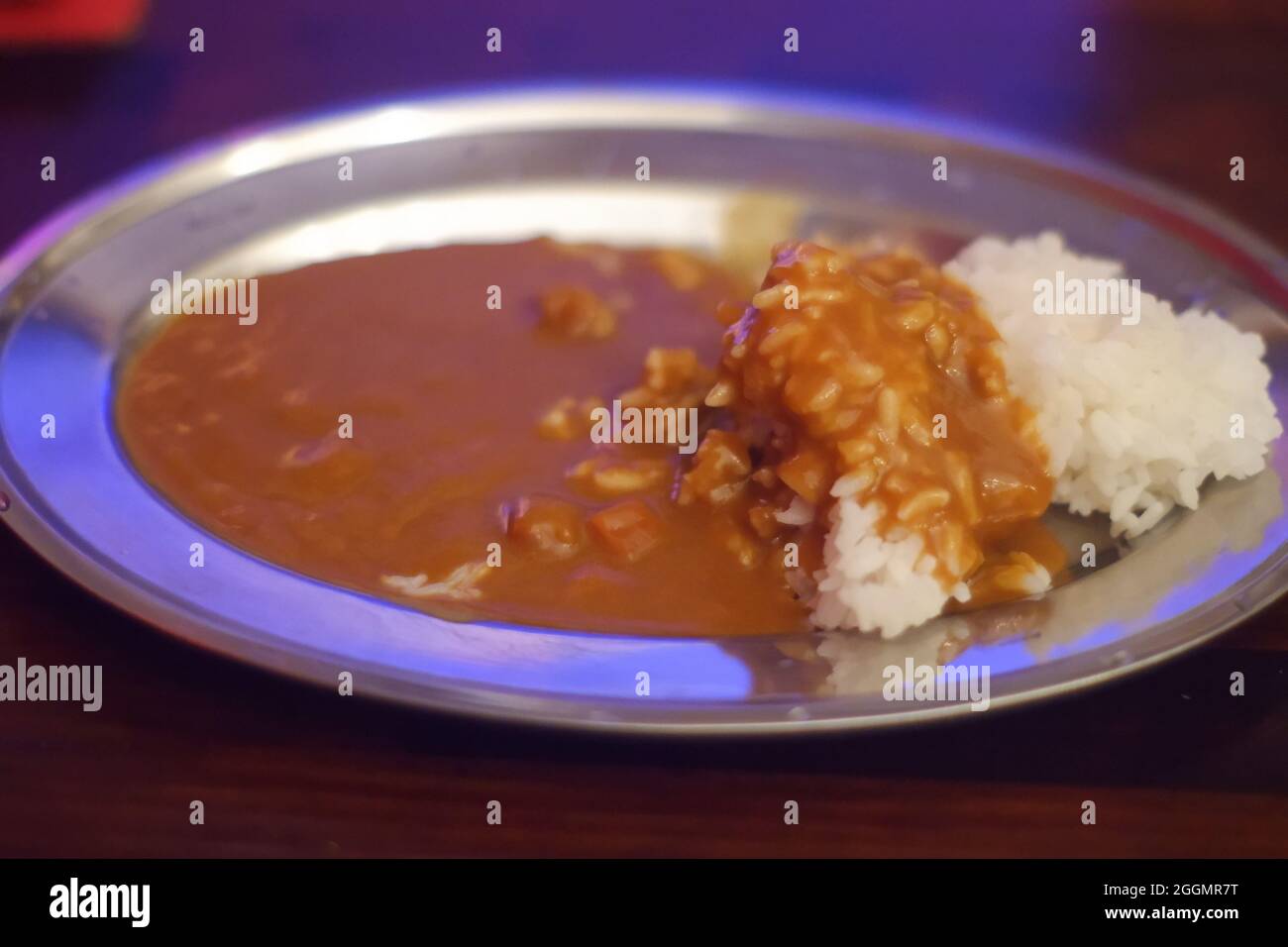 Curry and rice served in a stainless steel oval plate Stock Photo - Alamy