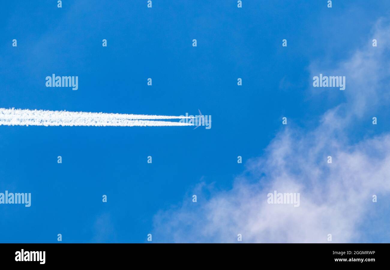 Commercial aircraft environment hi-res stock photography and images - Alamy