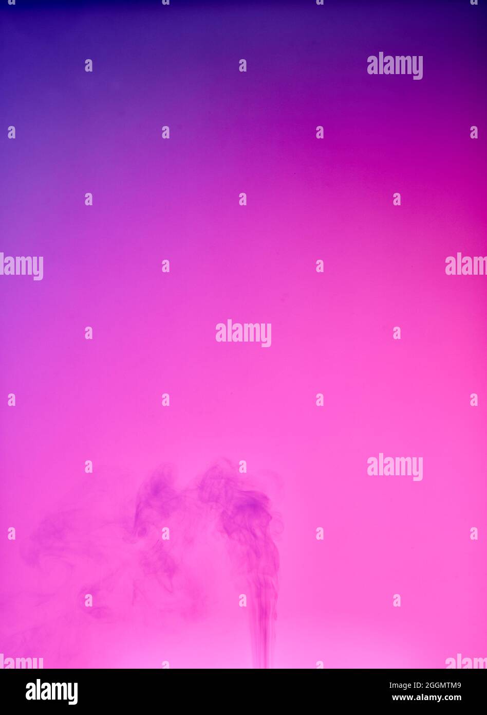 Red blue neon smoke hi-res stock photography and images - Alamy