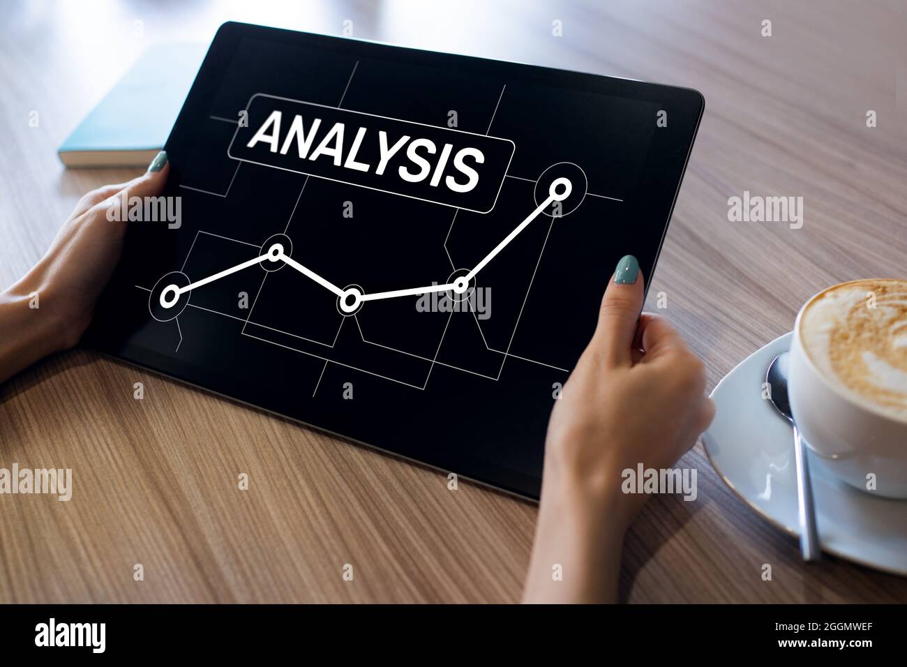 Data analysis internet hi-res stock photography and images - Alamy