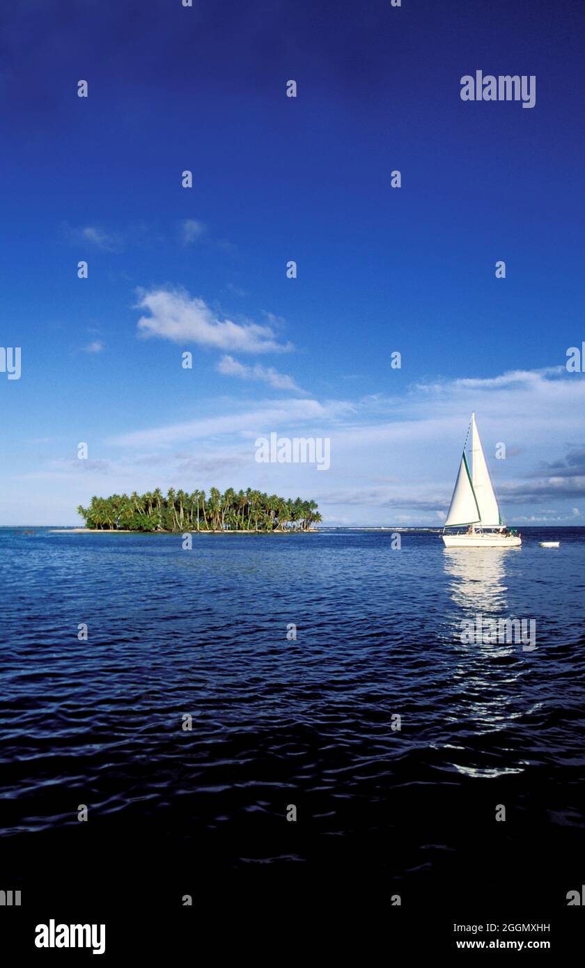 FRENCH POLYNESIA. TUAMOTU ARCHIPELAGO, WHICH GATHERS 78 ATOLLS. CRUISE ...