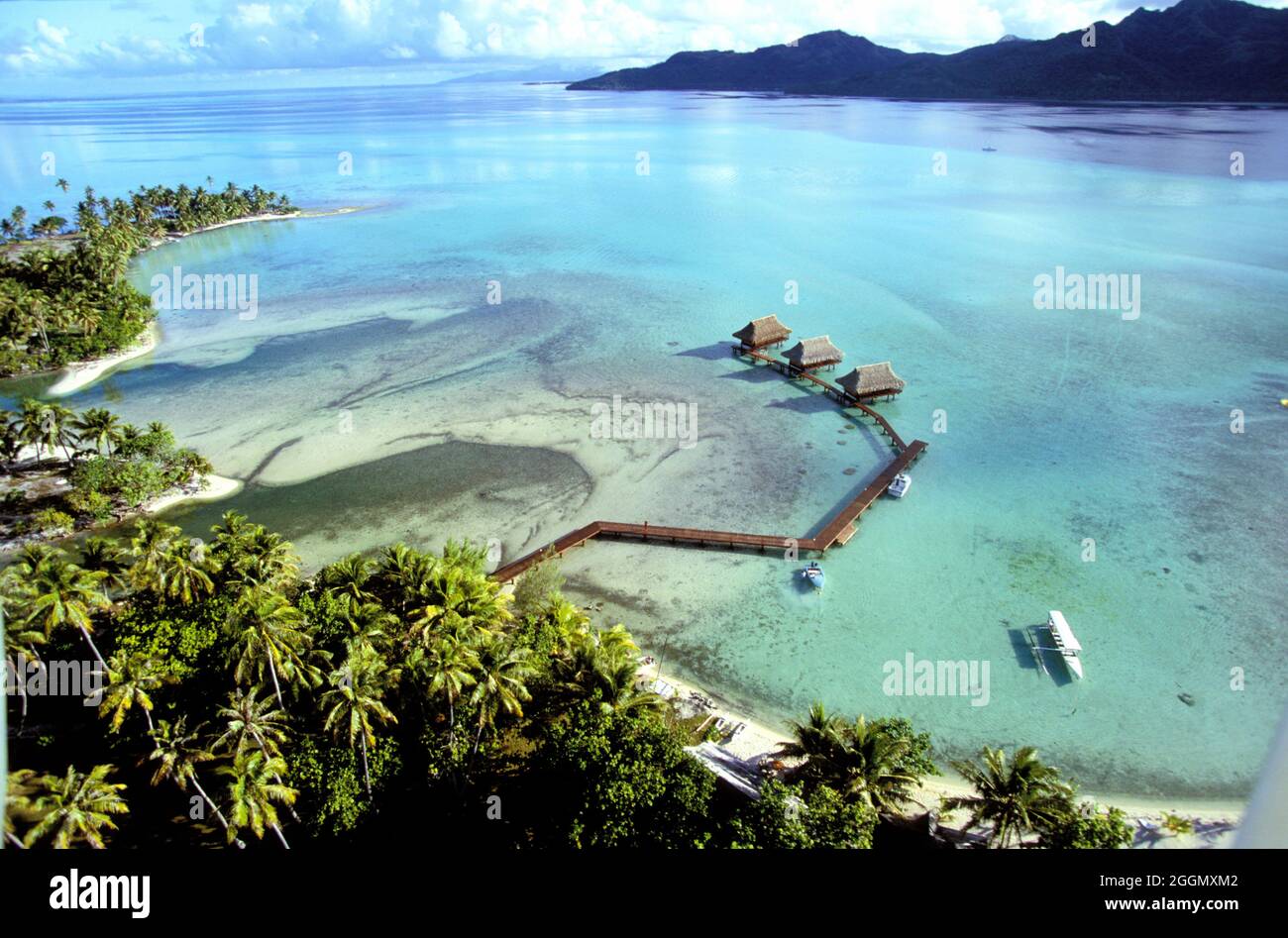FRENCH POLYNESIA. SOCIETY ARCHIPELAGO. TAHAA ISLAND. VAHINE ISLAND ...