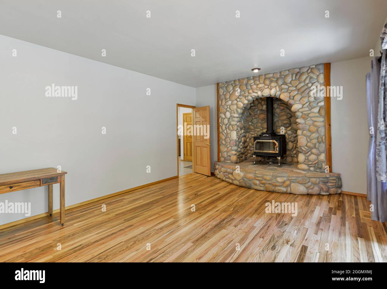 Modern residential empty living room interior Stock Photo - Alamy