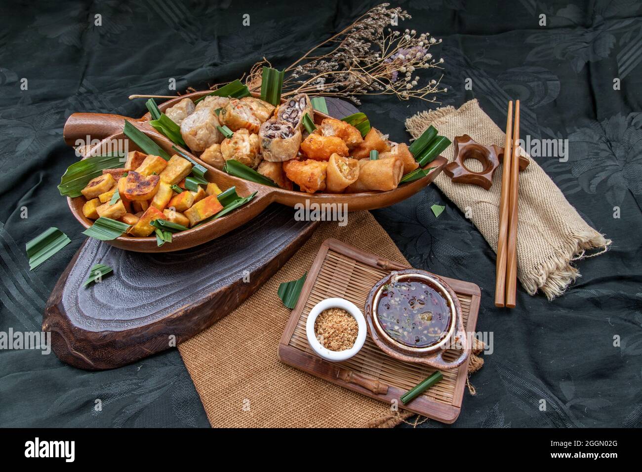 Many vegetarian food : Fried taro rolls (Taro Guangjian) and Deep fried ...