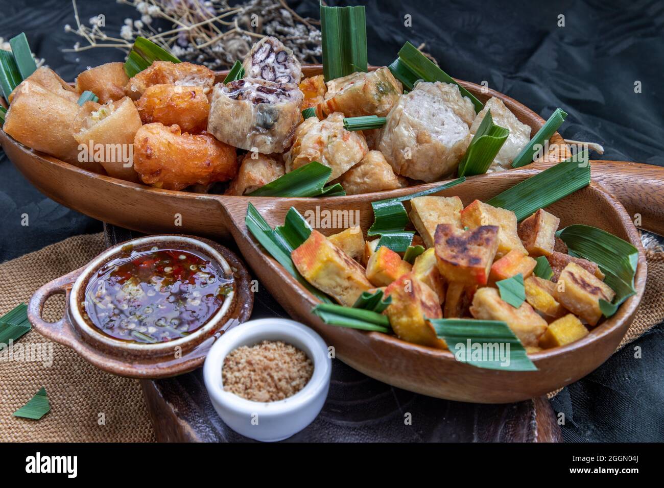Many vegetarian food : Fried taro rolls (Taro Guangjian) and Deep fried ...