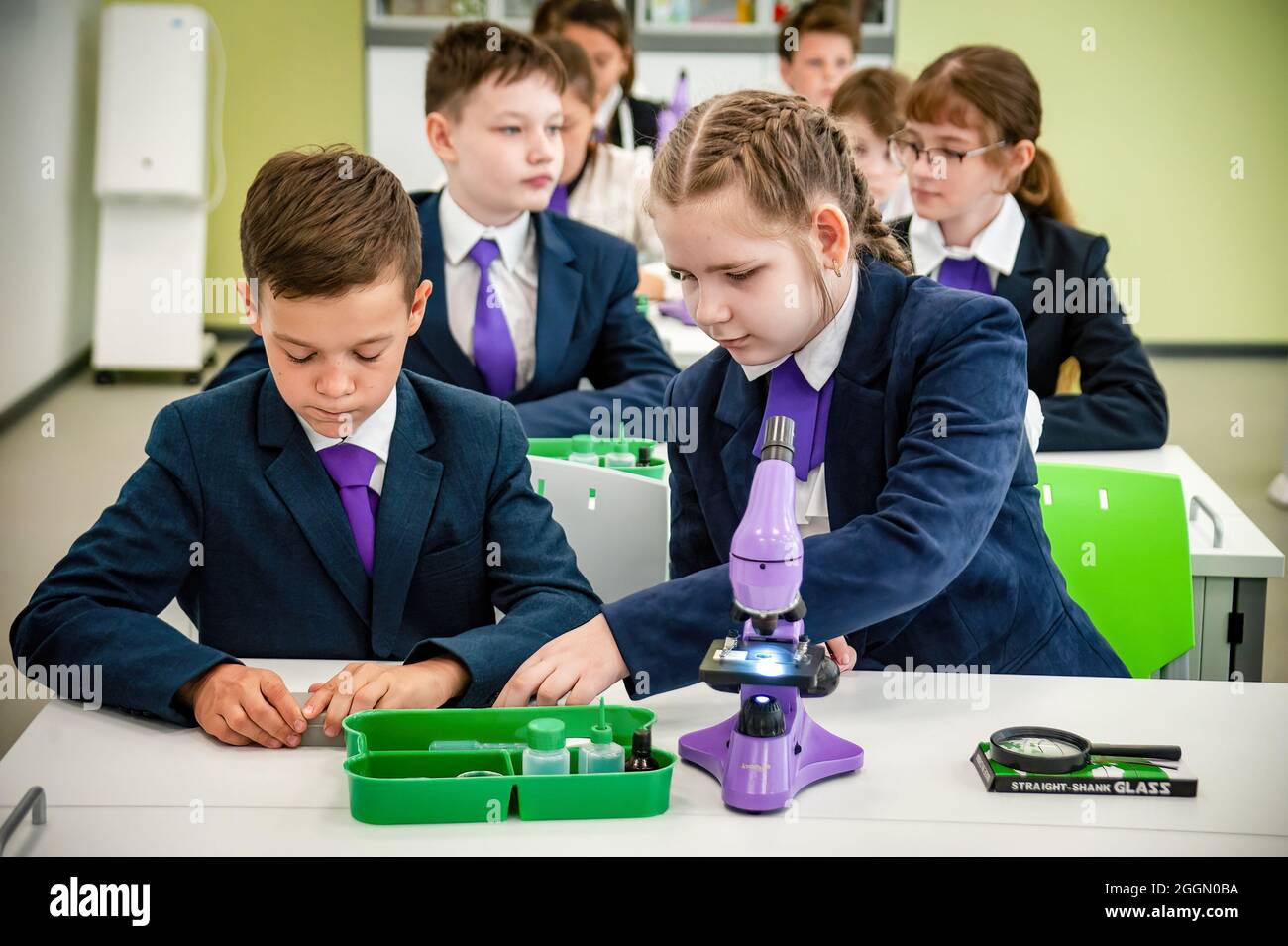 4th grade classroom hi-res stock photography and images - Alamy