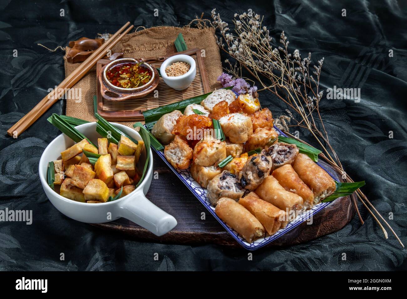 Many vegetarian food : Fried taro rolls (Taro Guangjian) and Deep fried ...