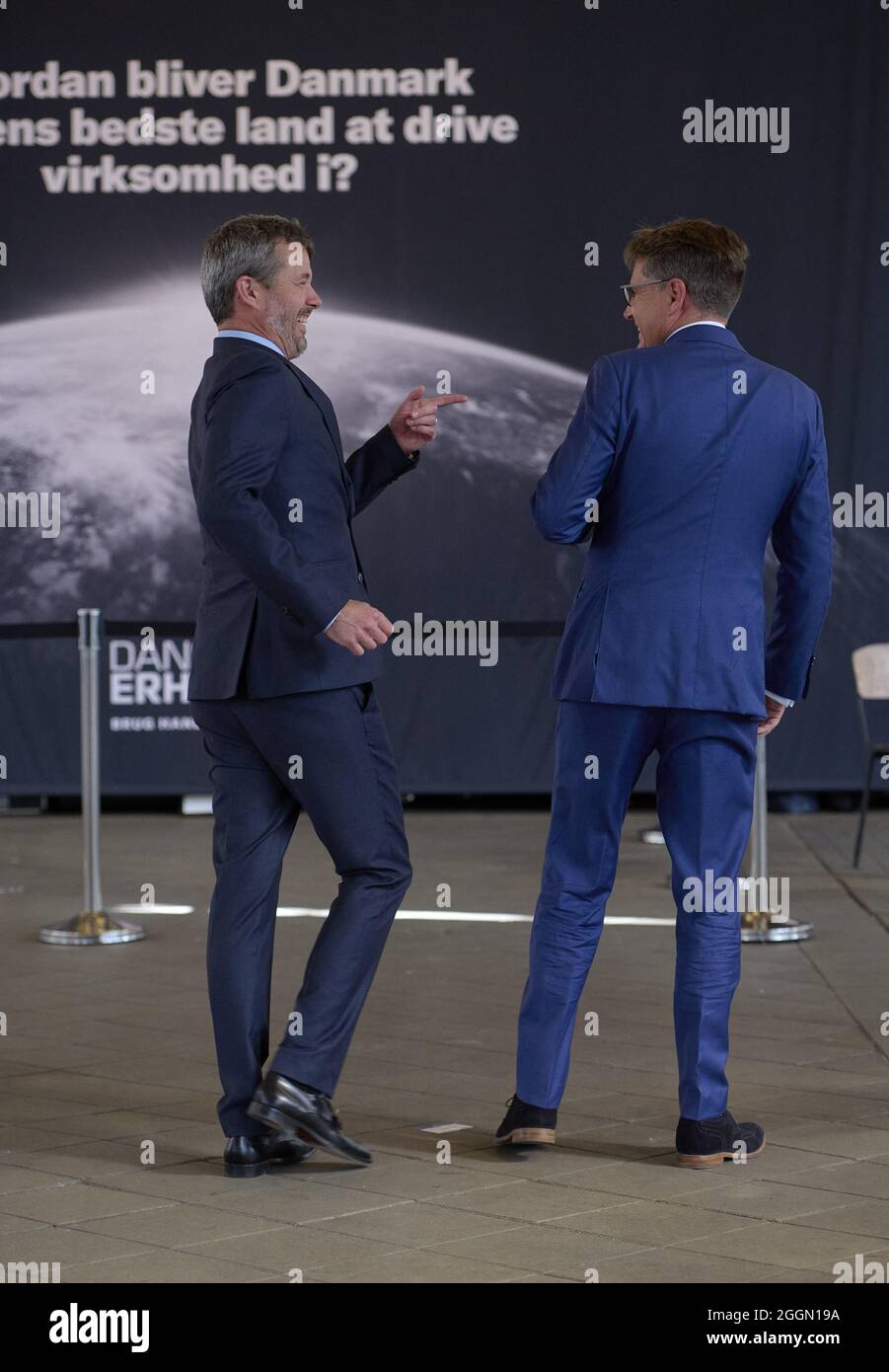 Crownprince Frederik is presented with the Danish Business Prize 2021 ...
