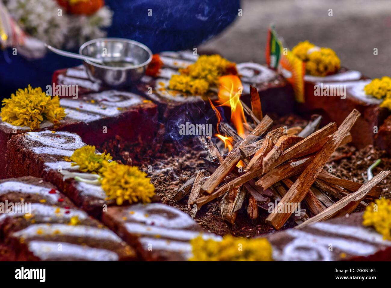 Havan fire hi-res stock photography and images - Alamy