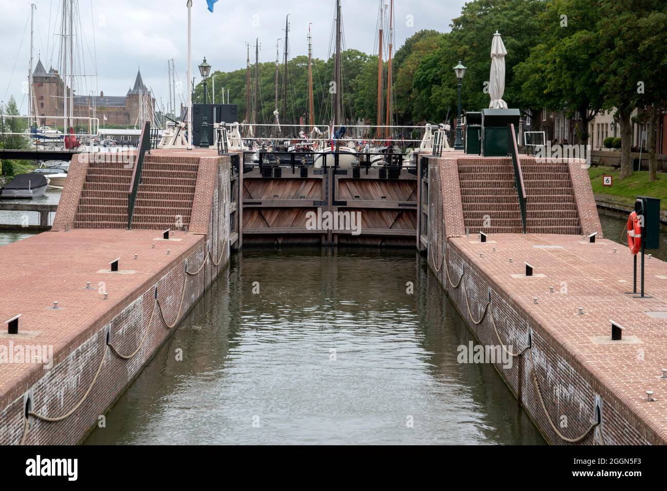 Sluice door hi-res stock photography and images - Alamy