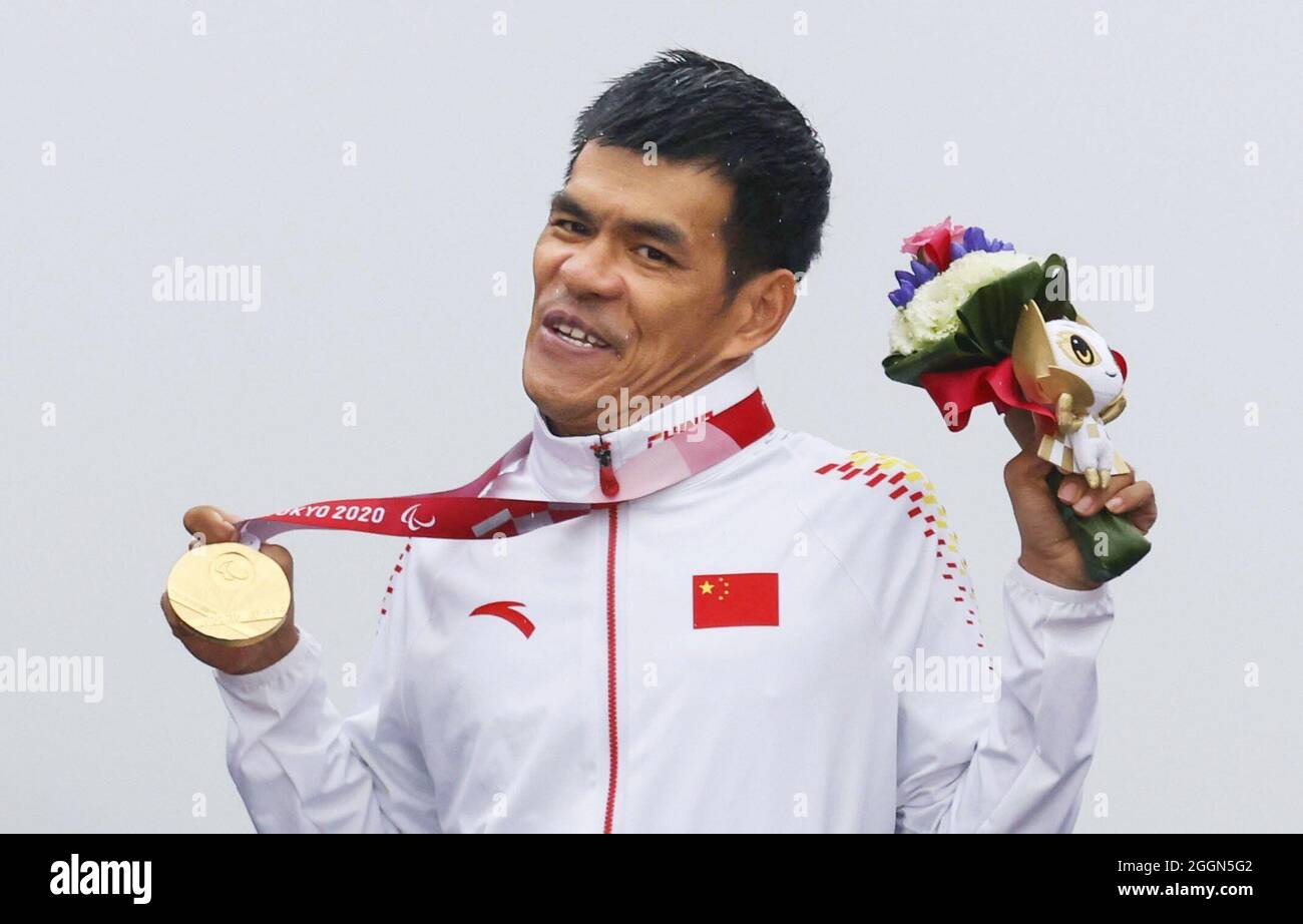 Tokyo, Japan. 2nd Sep 2021. Chinese cyclist Chen Jianxin celebrates ...