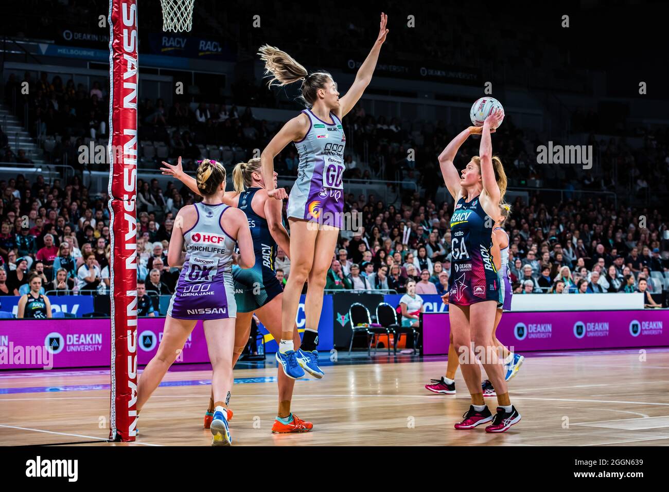 Caitlin Thwaites of Melbourne Vixens and Kim Jenner of Queensland ...