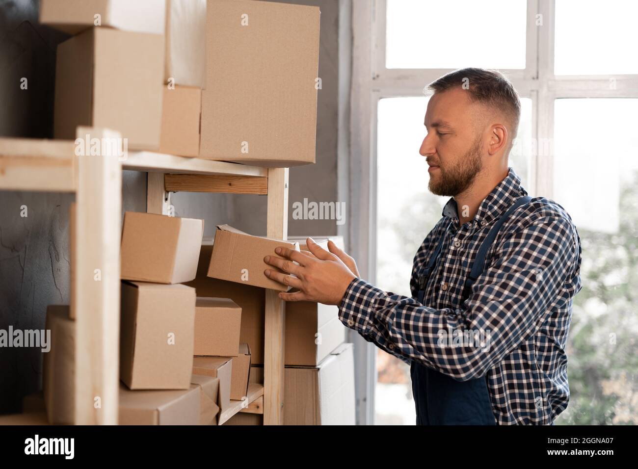 Dispatch goods hi-res stock photography and images - Alamy