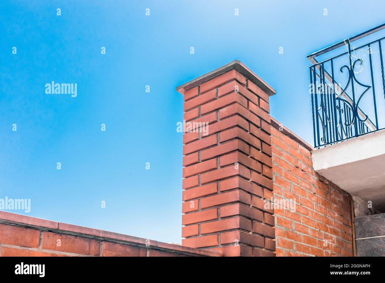 Column brick hi-res stock photography and images - Alamy