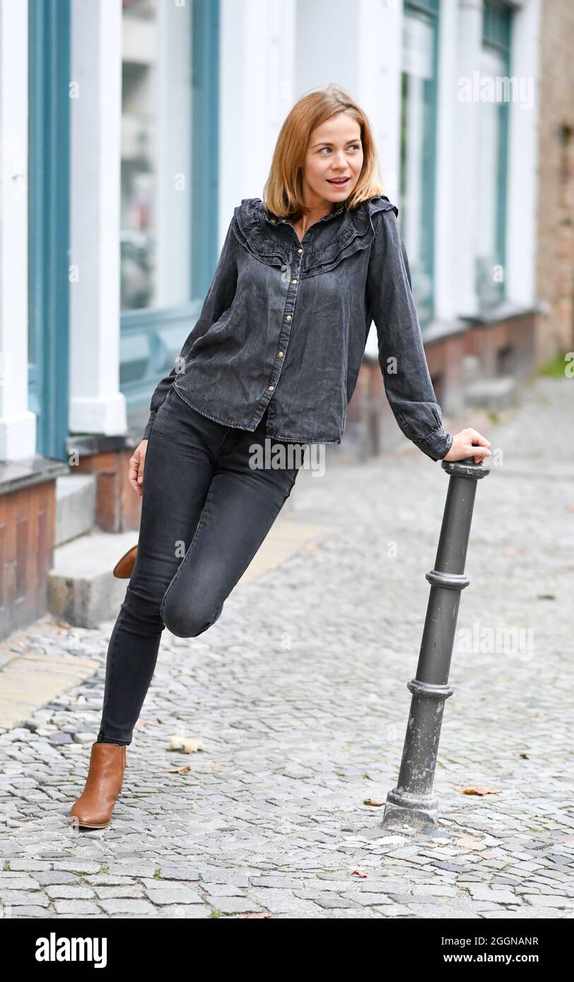 Berlin, Germany. 31st Aug, 2021. Actress Jessica Ginkel on a walk ...