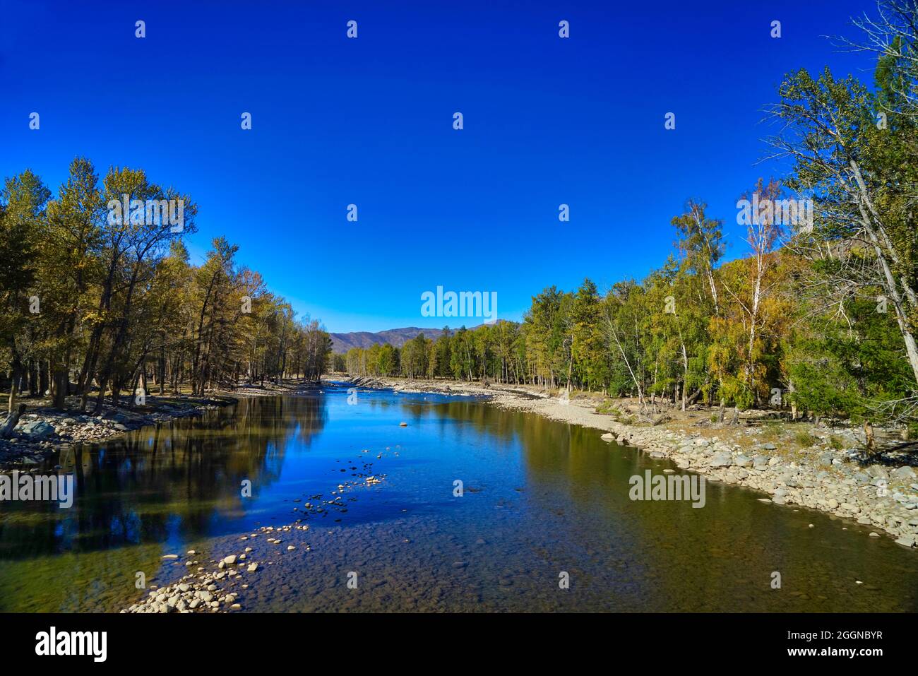 Clean rivers blue skies hi-res stock photography and images - Alamy
