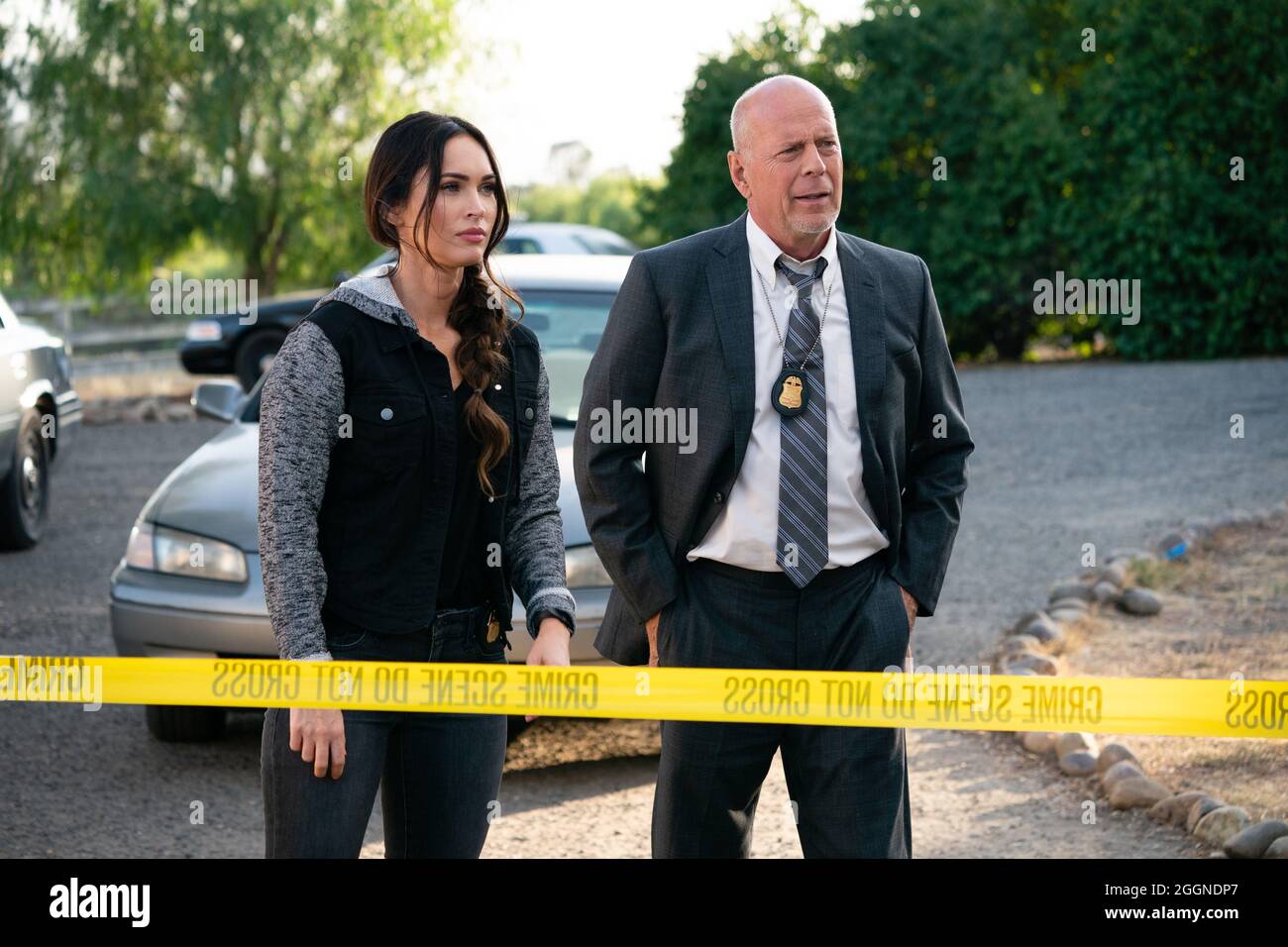 BRUCE WILLIS and MEGAN FOX in MIDNIGHT IN THE SWITCHGRASS (2021 ...