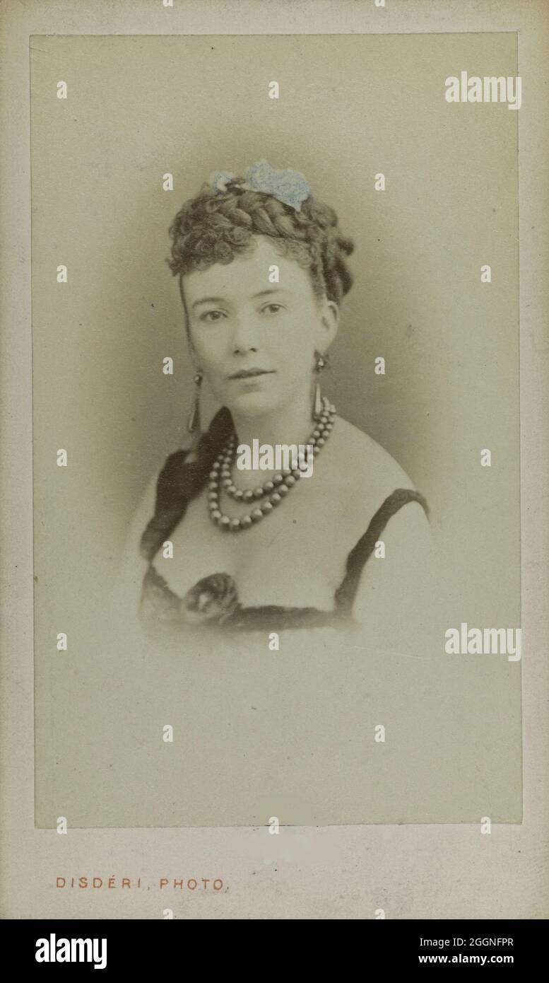 Eliza emma crouch hi-res stock photography and images - Alamy