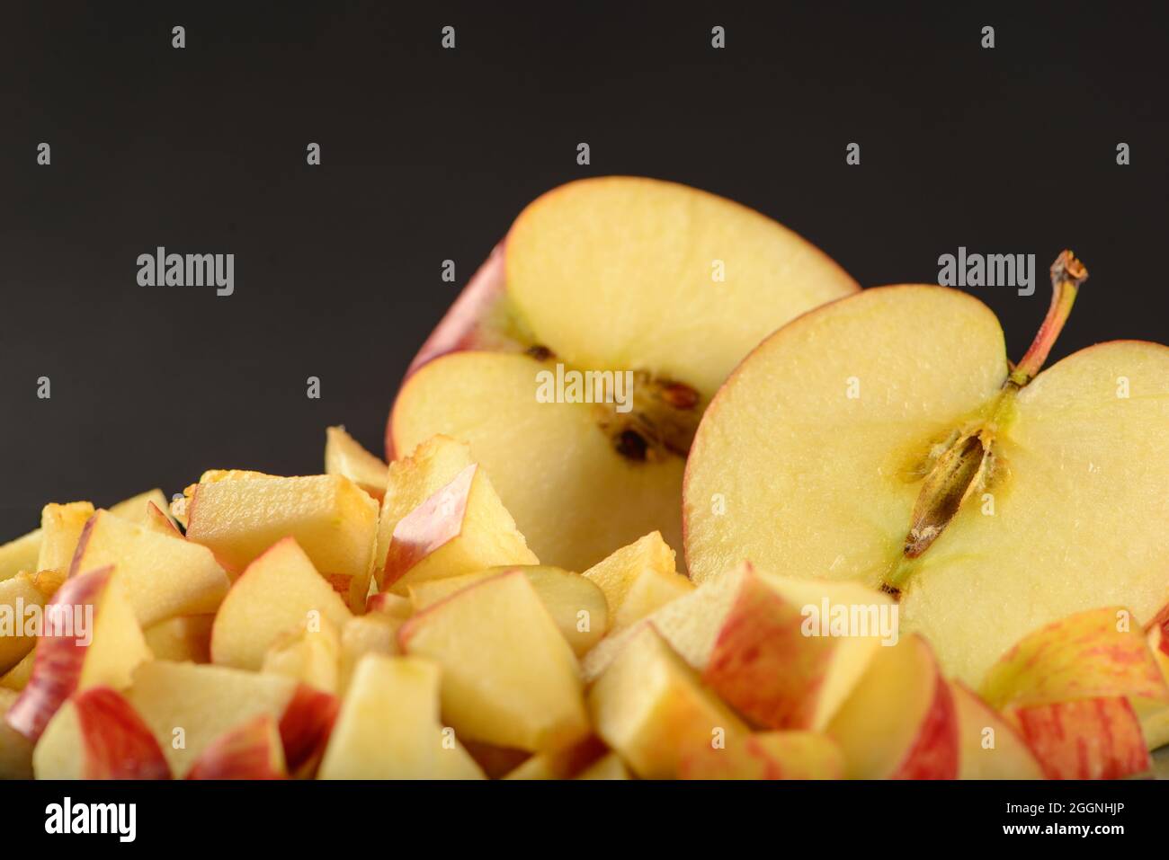 apple cut in half and in small pieces Stock Photo - Alamy