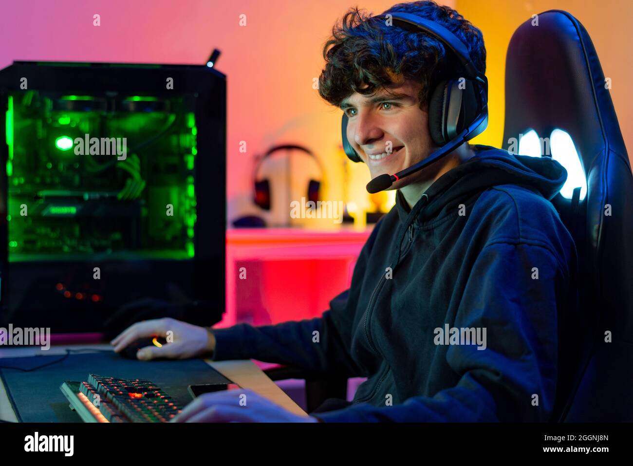 Computer interact hi-res stock photography and images - Alamy