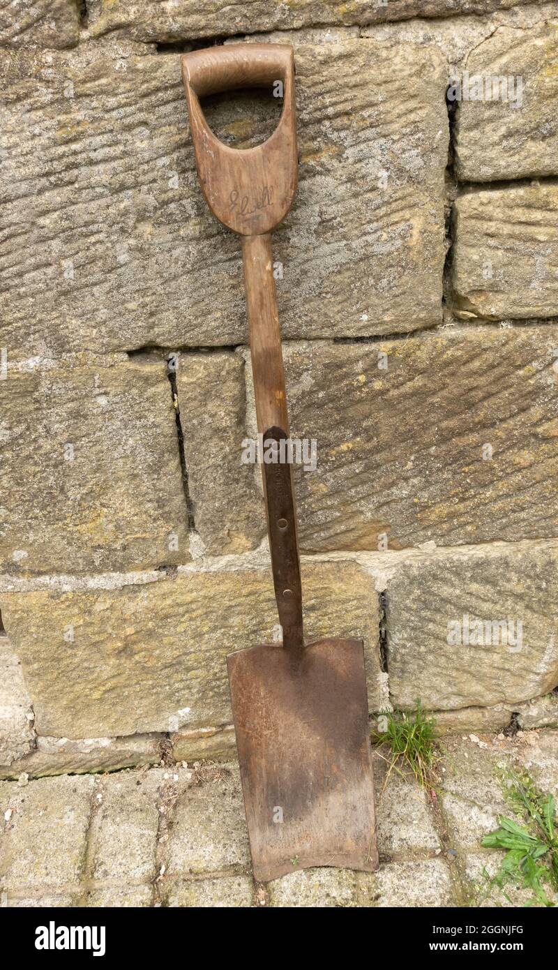 A vintage garden spade - estate find Stock Photo - Alamy