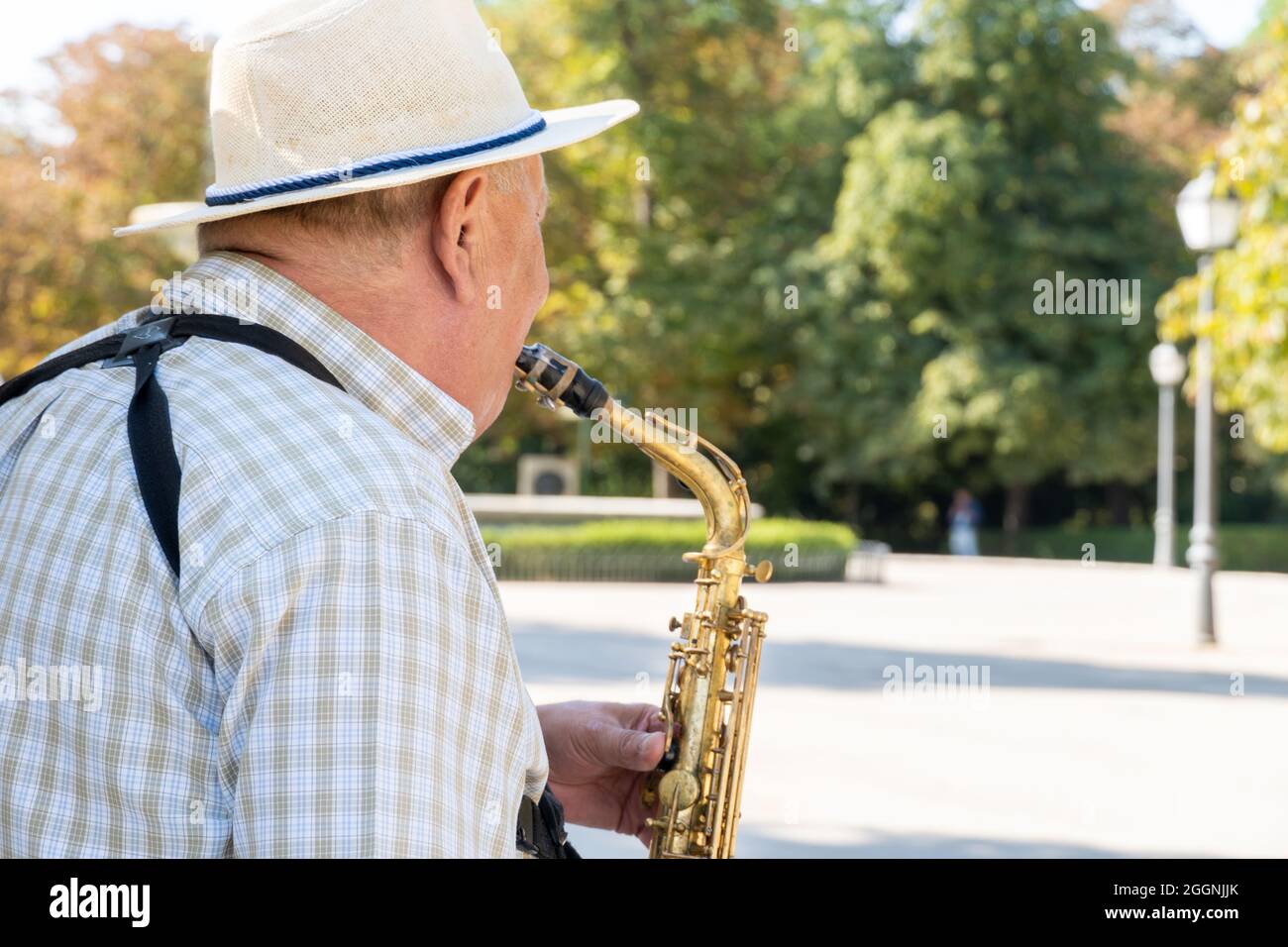 White man concert saxophone hi-res stock photography and images - Alamy