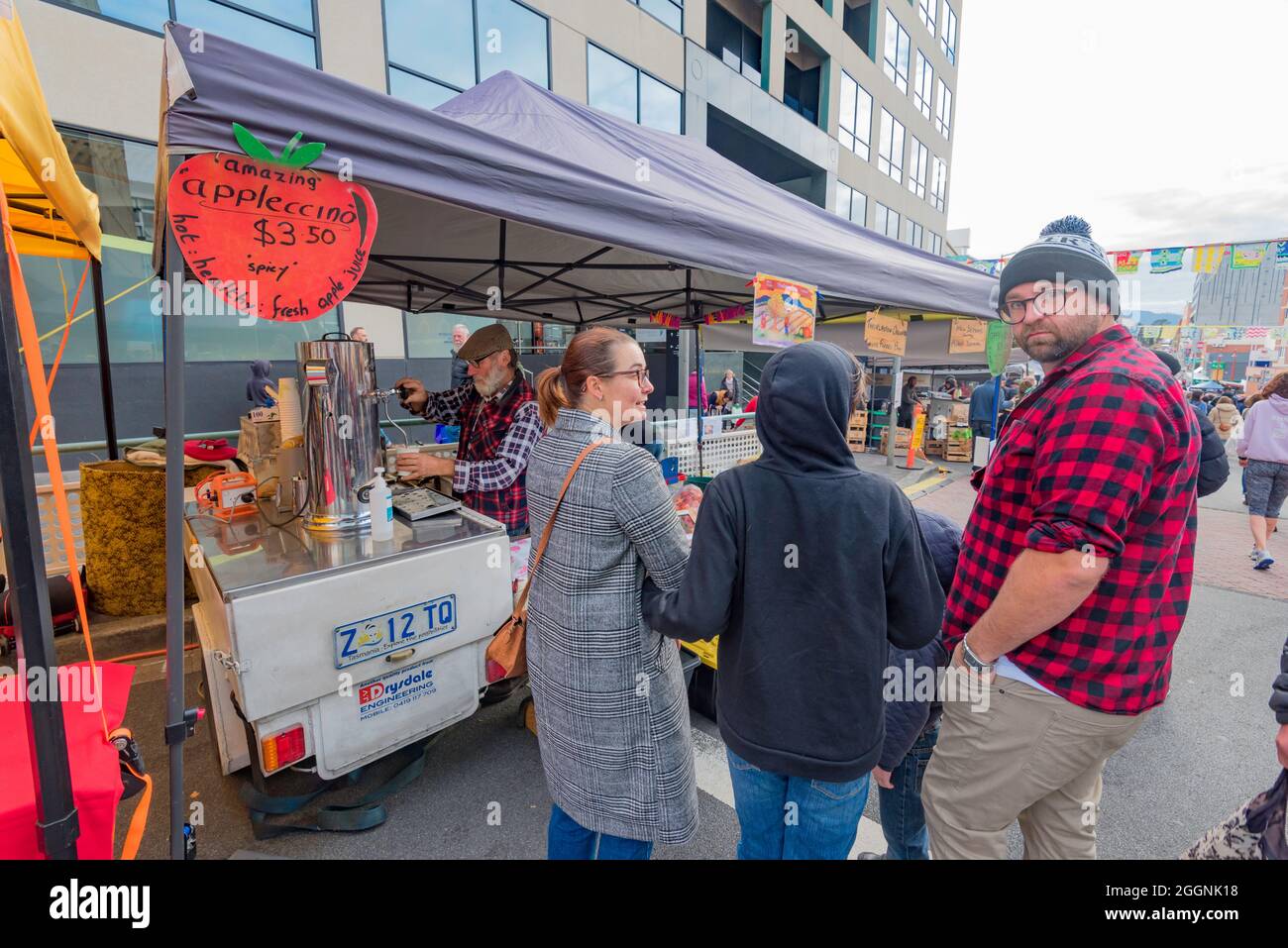 Apple seller hi-res stock photography and images - Alamy