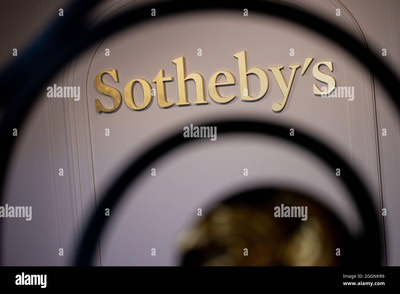 Sothebys logo hi-res stock photography and images - Alamy