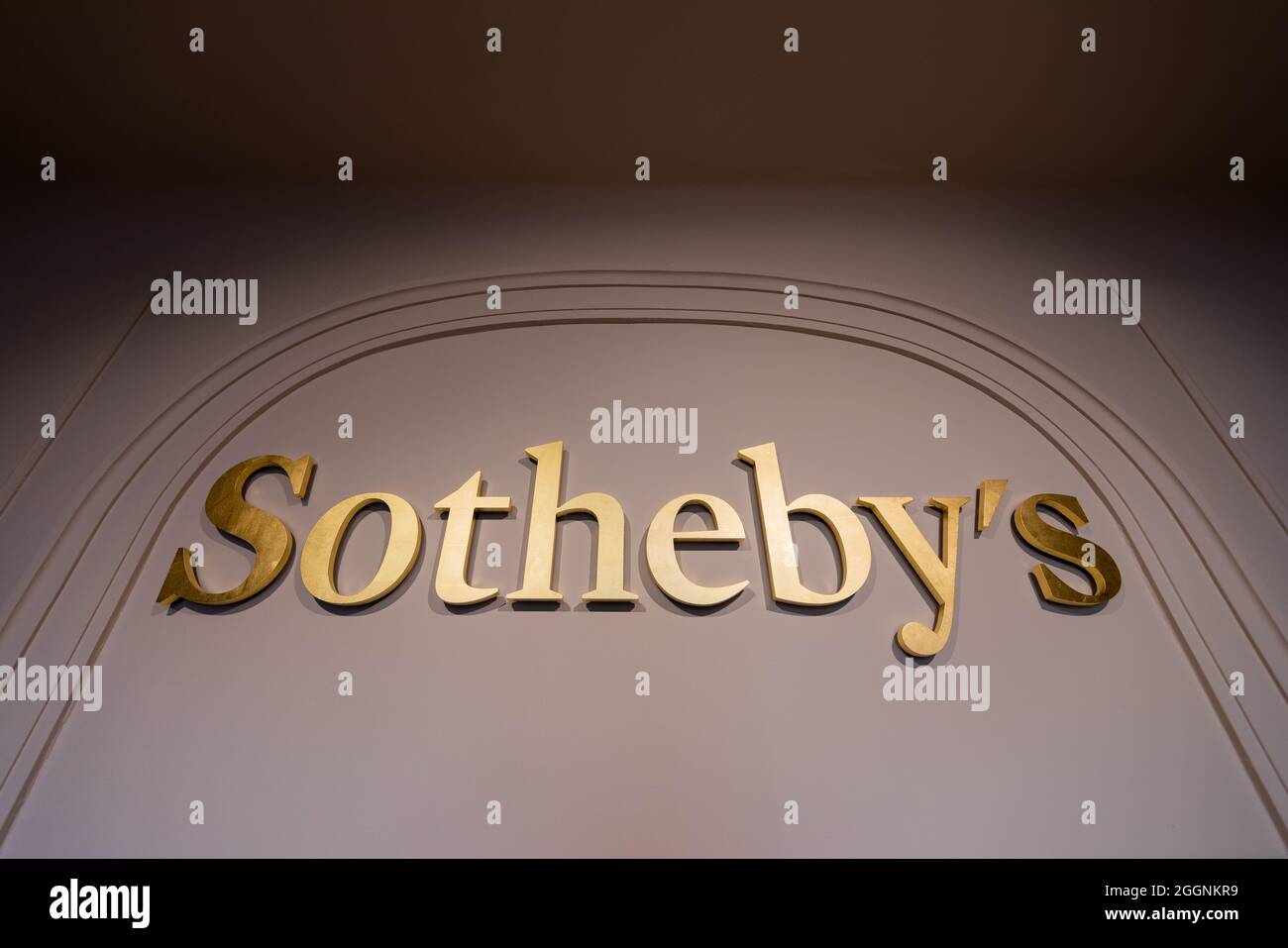 Sothebys logo hi-res stock photography and images - Alamy