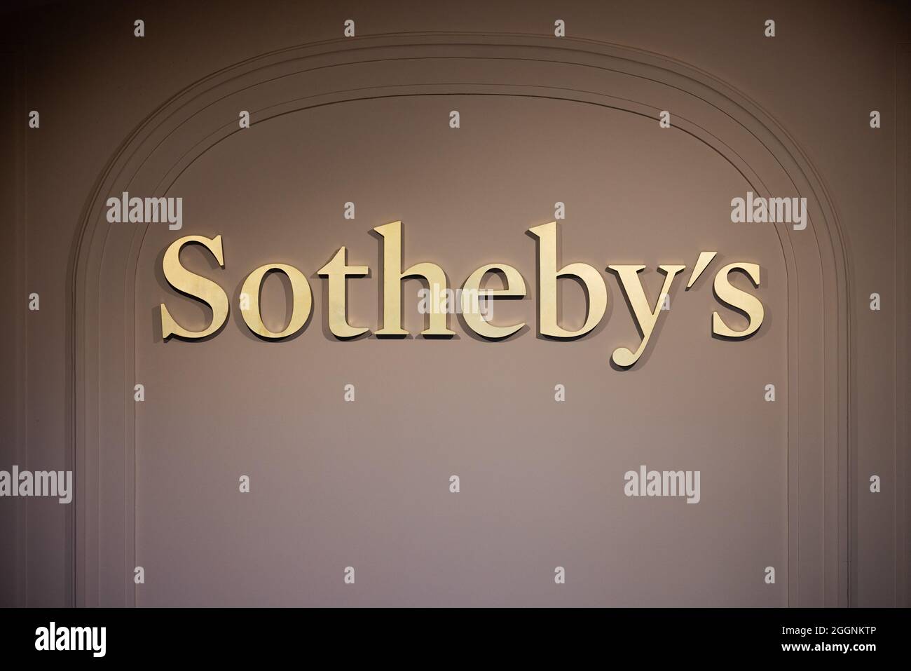 Sothebys logo hi-res stock photography and images - Alamy