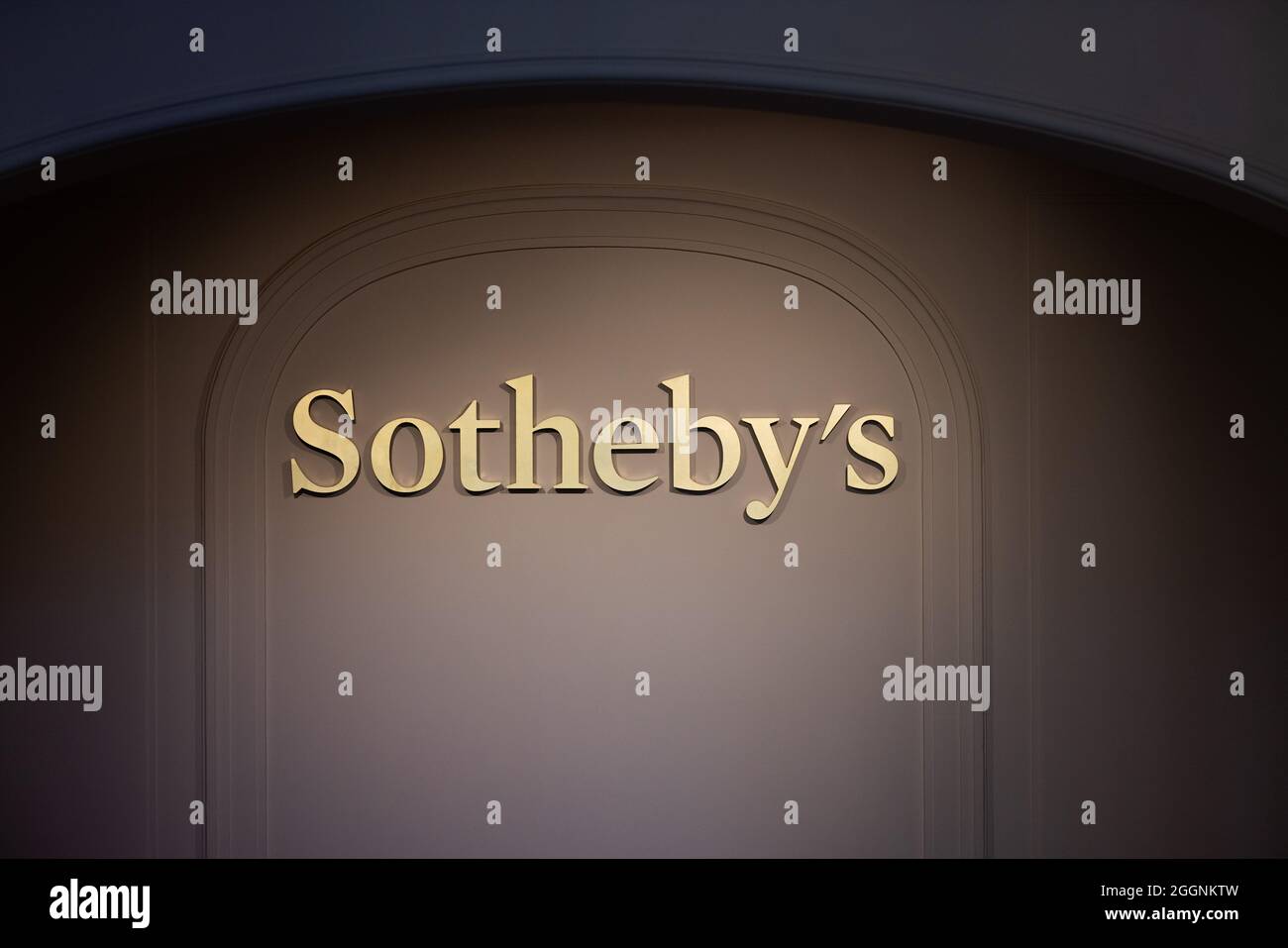 Sothebys logo hi-res stock photography and images - Alamy