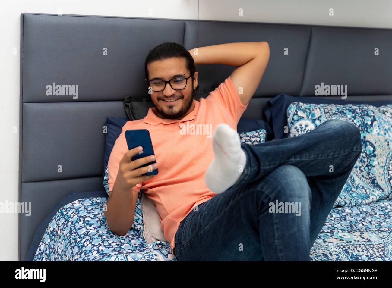 Latino man hi-res stock photography and images - Alamy